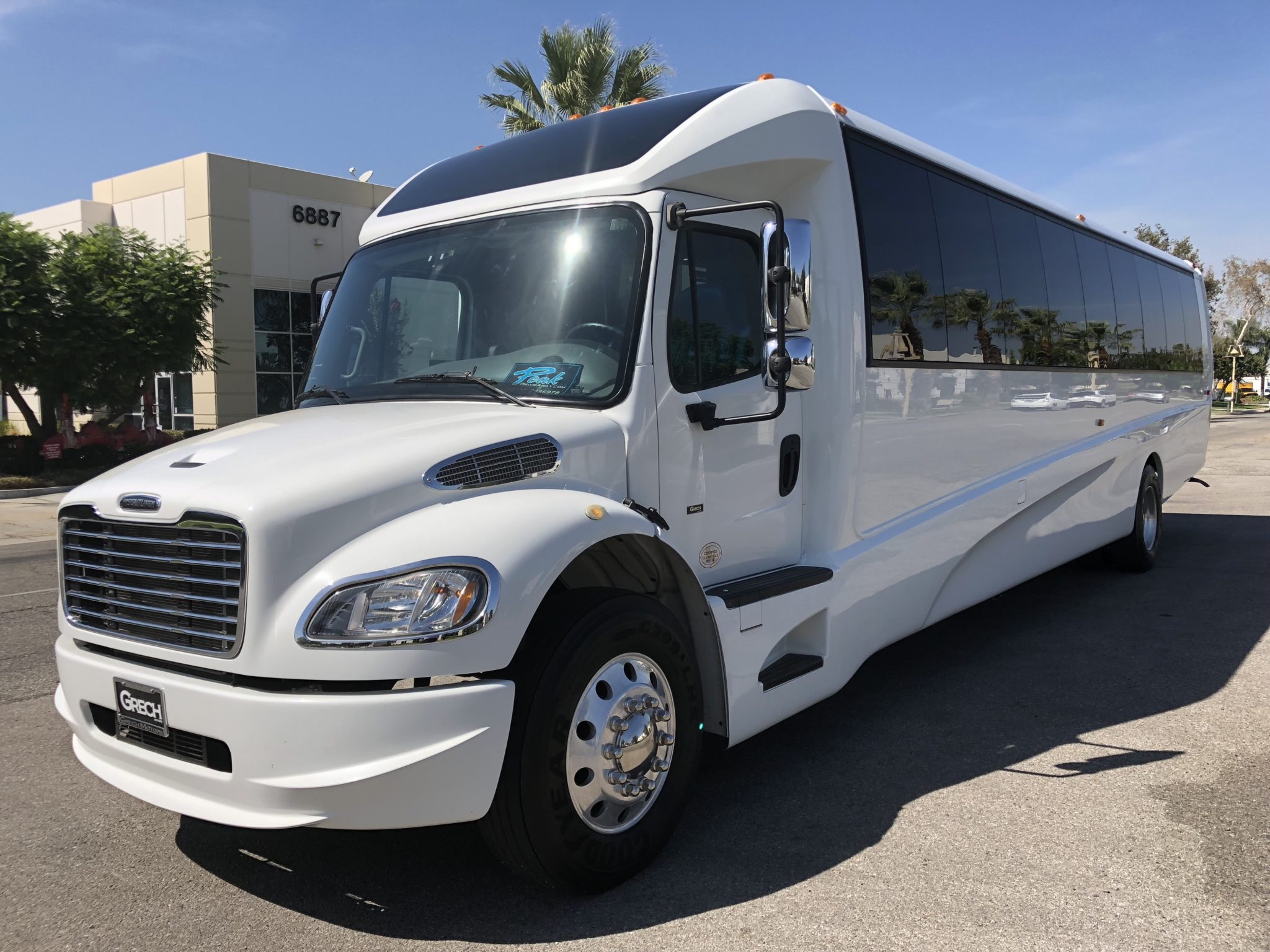 31 Passenger Limo Coach - Aadvanced Limousines